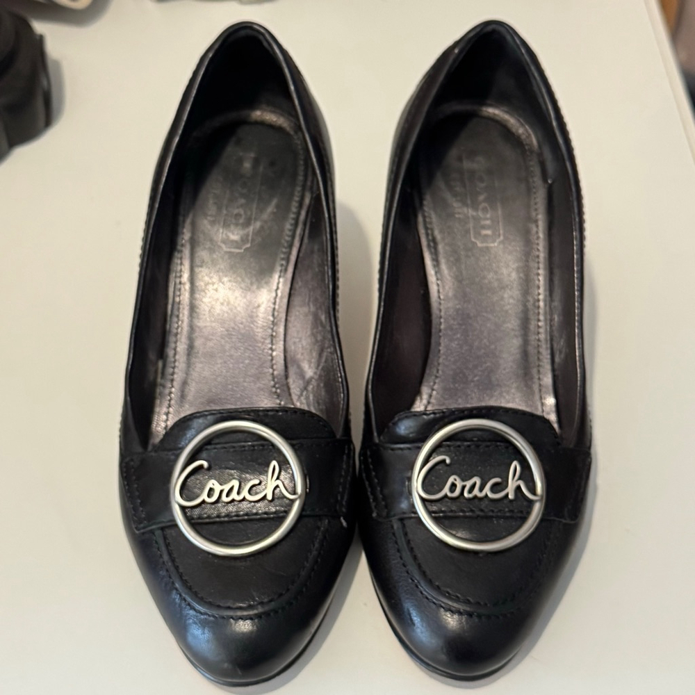 Coach Marci Black Medallion Round Toe Leather Pump Si… - Gem